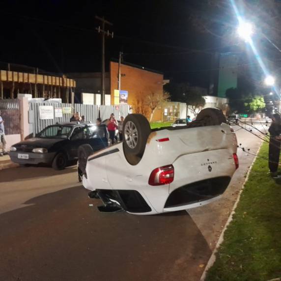 Acidente de trânsito com carro capotado na noite da segunda em Cruz ...